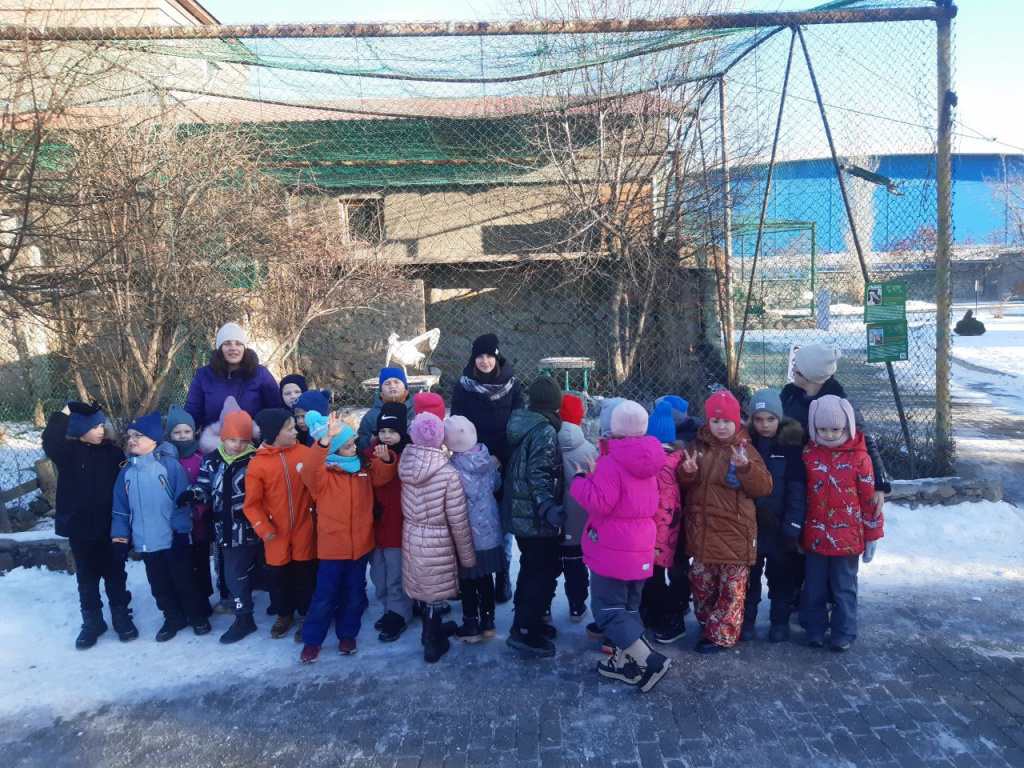 Читатели знакомятся с животными благодаря книгам и экскурсиям в зоопарк ...